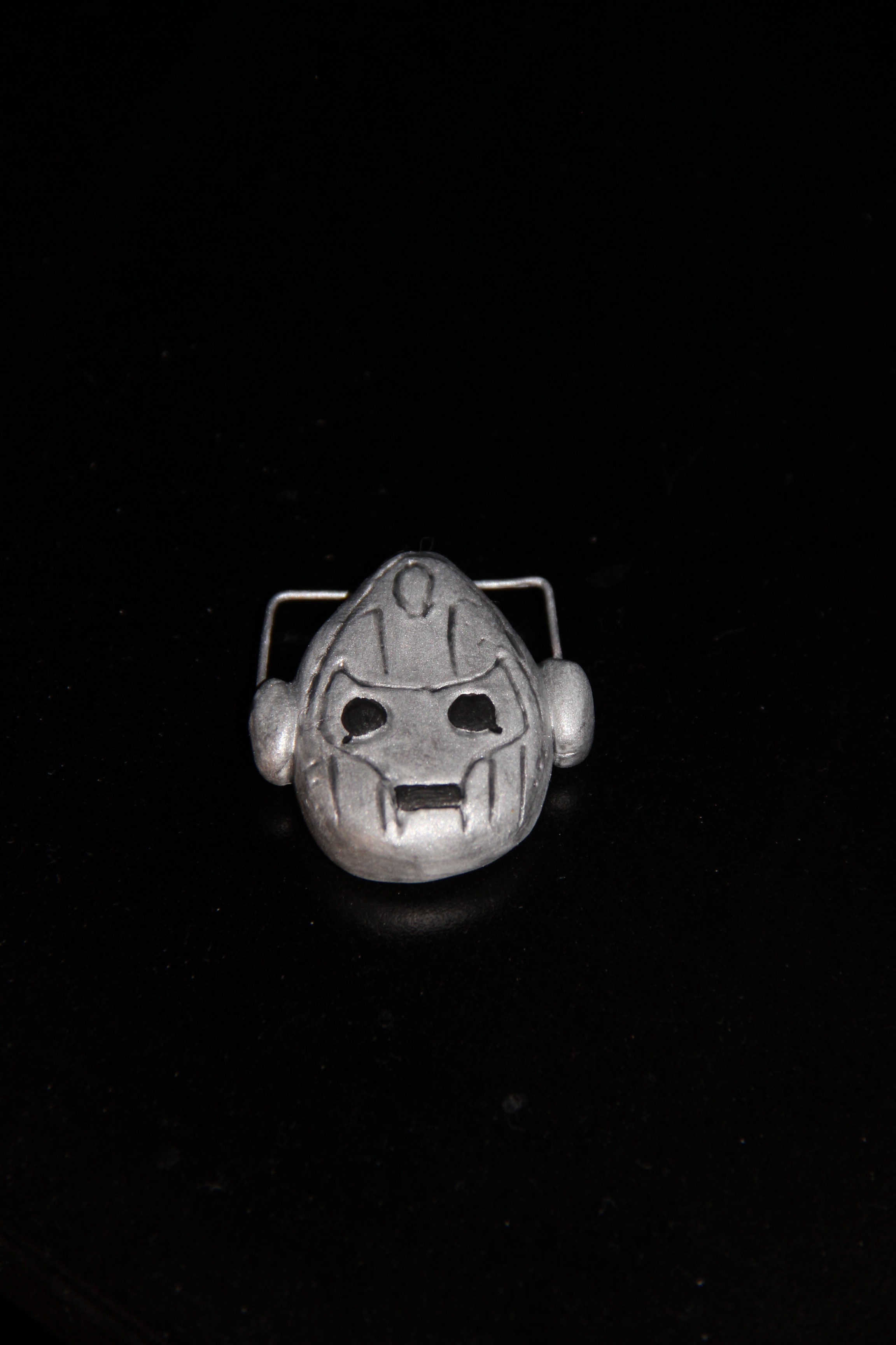 Doctor Who – Cybermen head pin/magnet – Communiqués from the Cyberiad